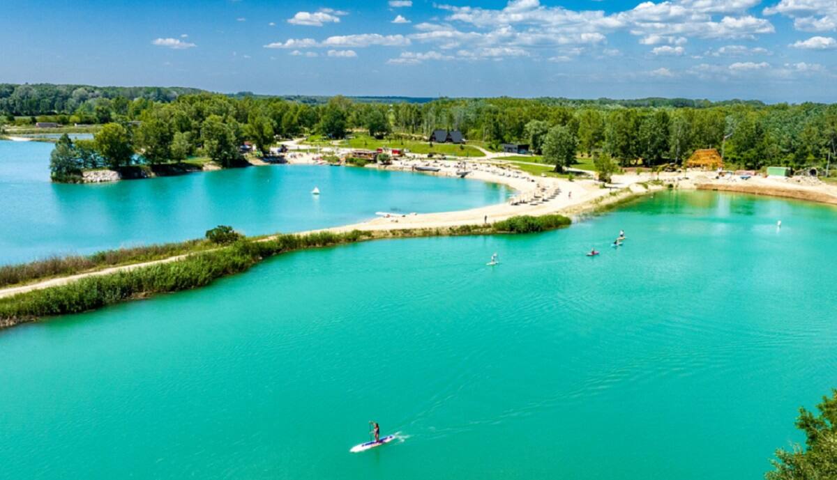 TRQZ Lake, lacul cu apă turcoaz și plajă cu nisip de lângă București